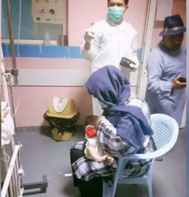 Woman Breastfeeds 20 Newborns Who Lost Their Mothers In ISIS Hospital ...