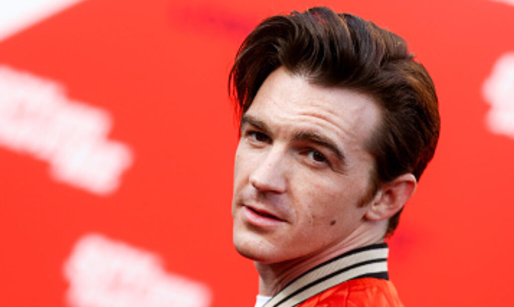 Fans Left Concerned For Drake Bell After New Picture Shows Him Inhaling ...