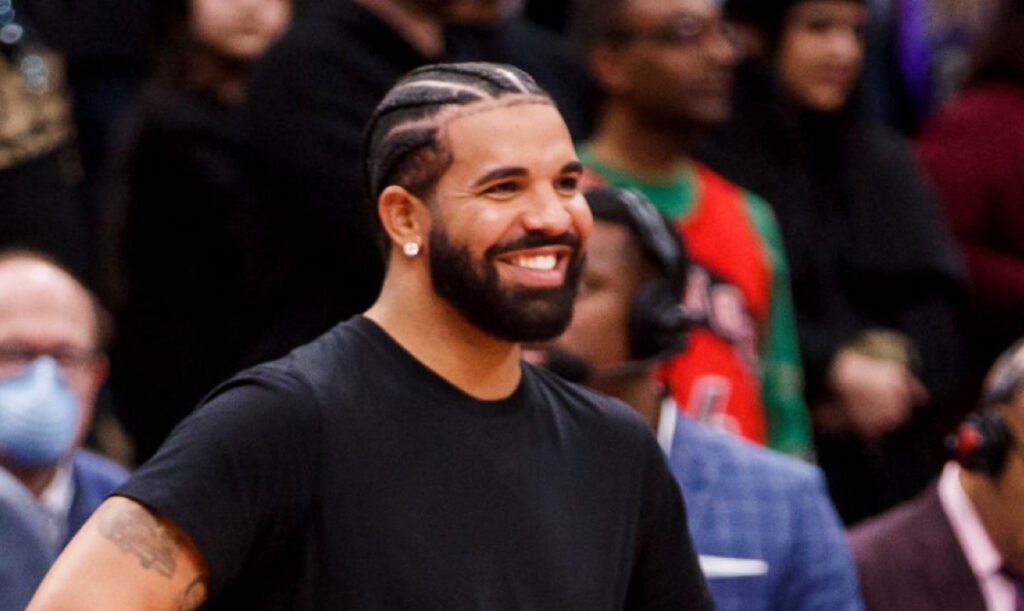 Woman Who Threw Her 36G Bra at Drake Wants To Take Him On A Date ...