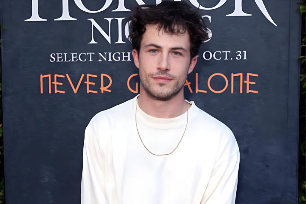 Dylan Minnette Reveals Why He Quit Acting • Hollywood Unlocked