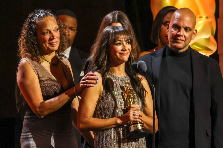 Rashida Jones Accepts Lifetime Oscar on Behalf of Her Father, Quincy ...