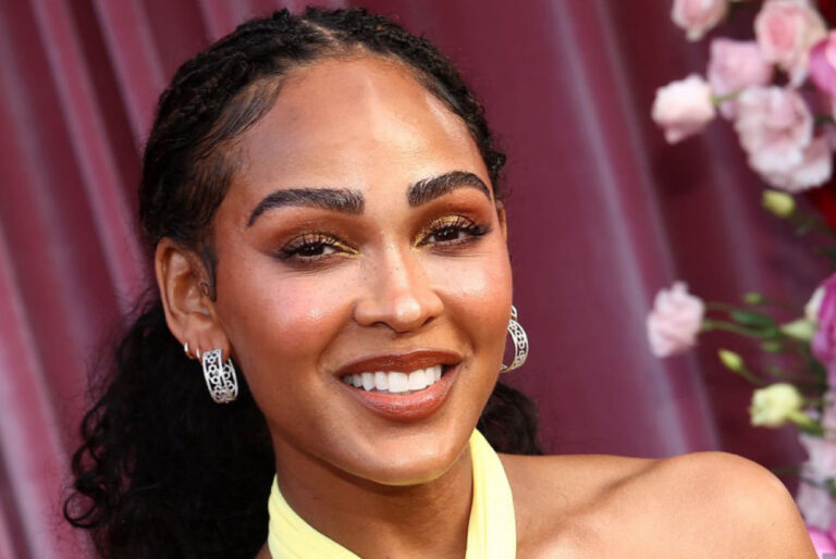 Meagan Good Receives The "Spirit" Award • Hollywood Unlocked